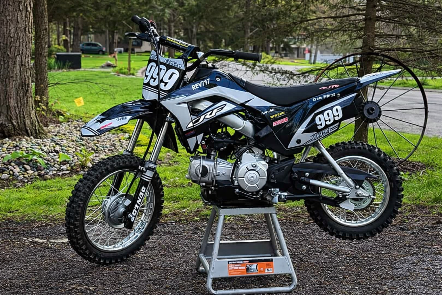 REV797 Custom Emoto Graphics & Best Mod Upgrades for Surron Bee